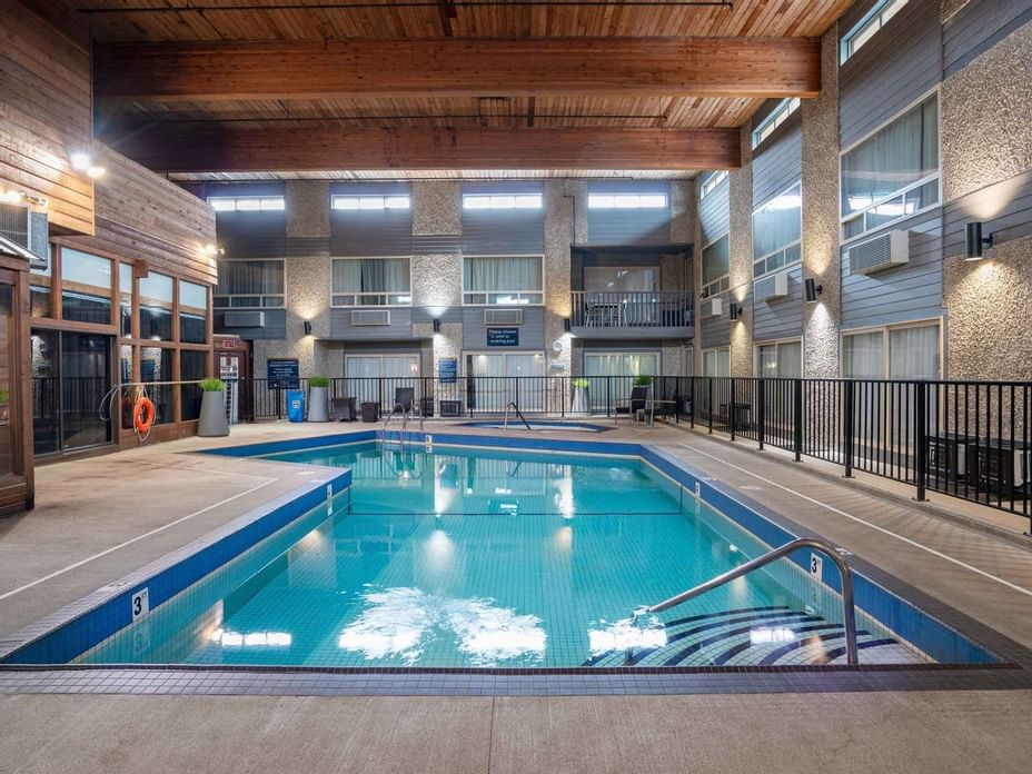 Indoor pool | Sandman Hotel Revelstoke