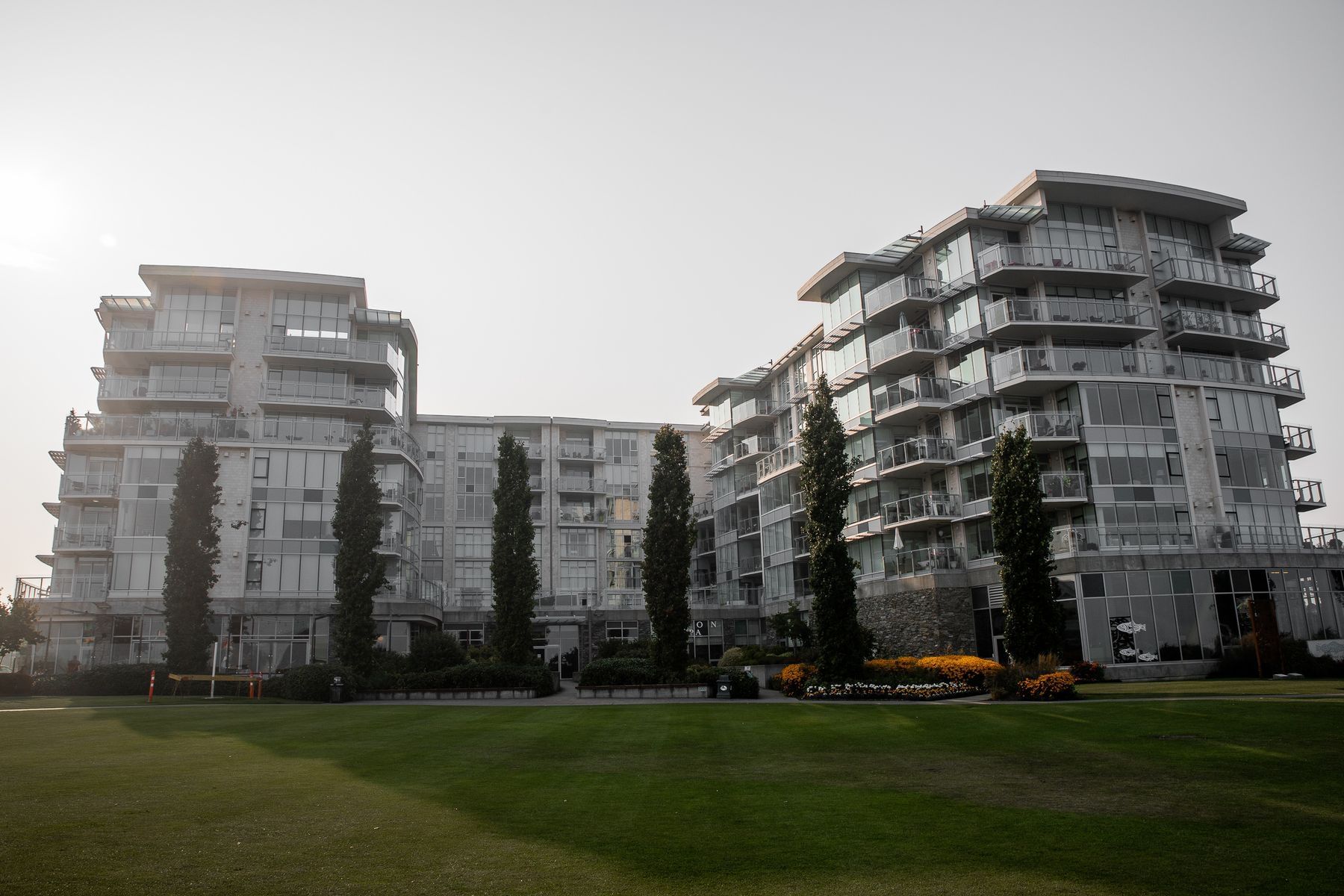 Sidney BC Accommodations - Sidney Pier Hotel & Spa