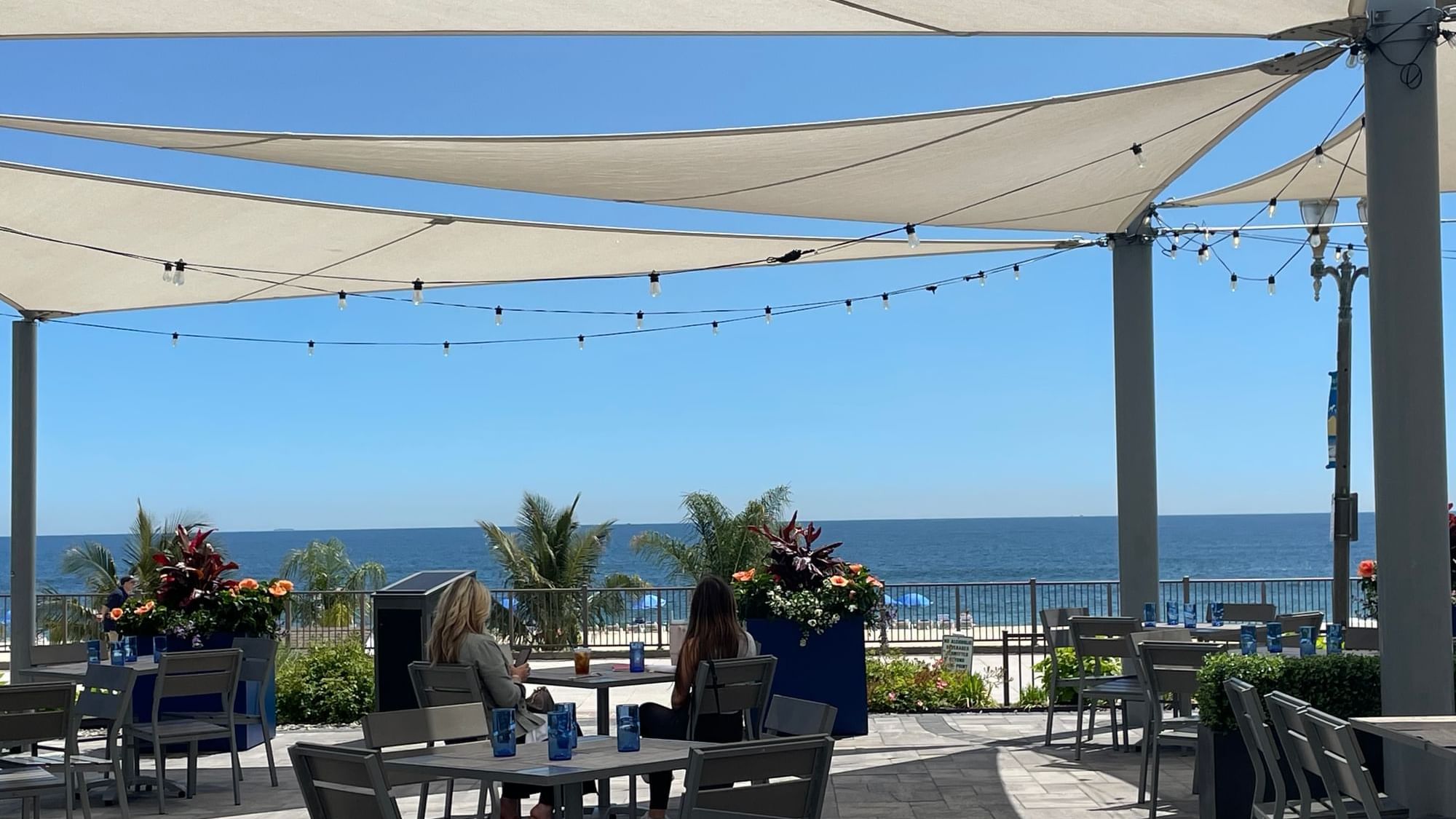 Til's Oceanside Restaurant | Ocean Place Resort & Spa