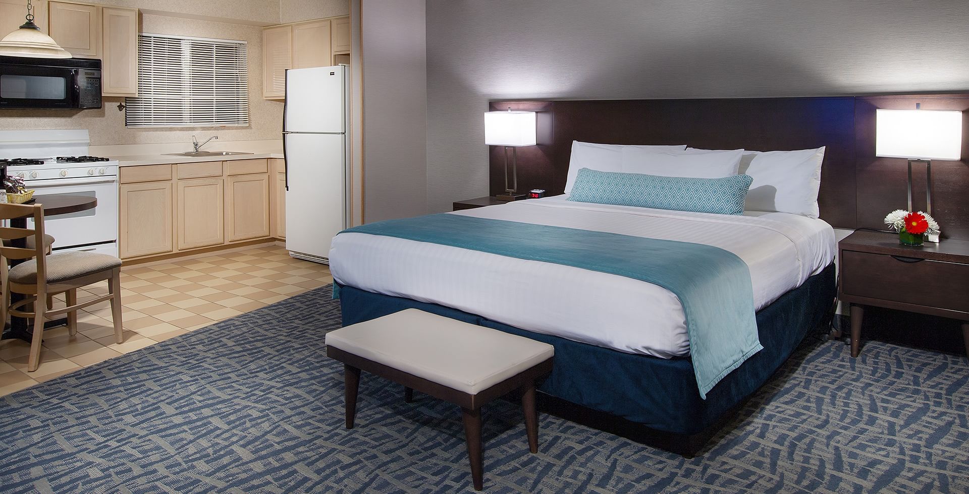 Coast King Junior Suite | Safari Inn, a Coast Hotel