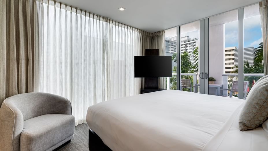 Premier Pool View King with Balcony | Berkeley Shore Hotel Accommodation