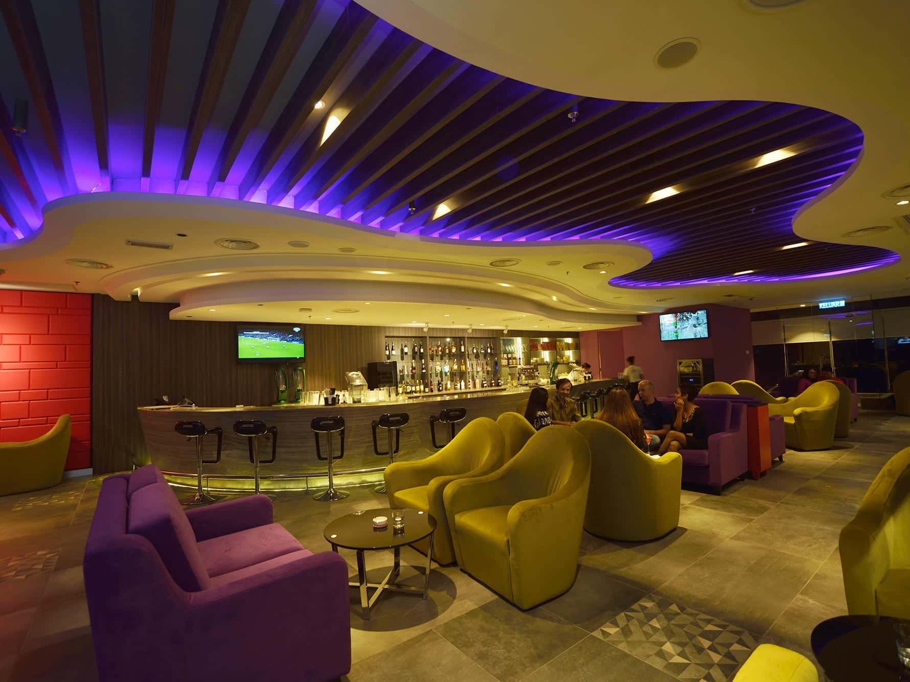 Satellite Bar: Penang Hotel Cocktail Bar with Seaview & Live Music