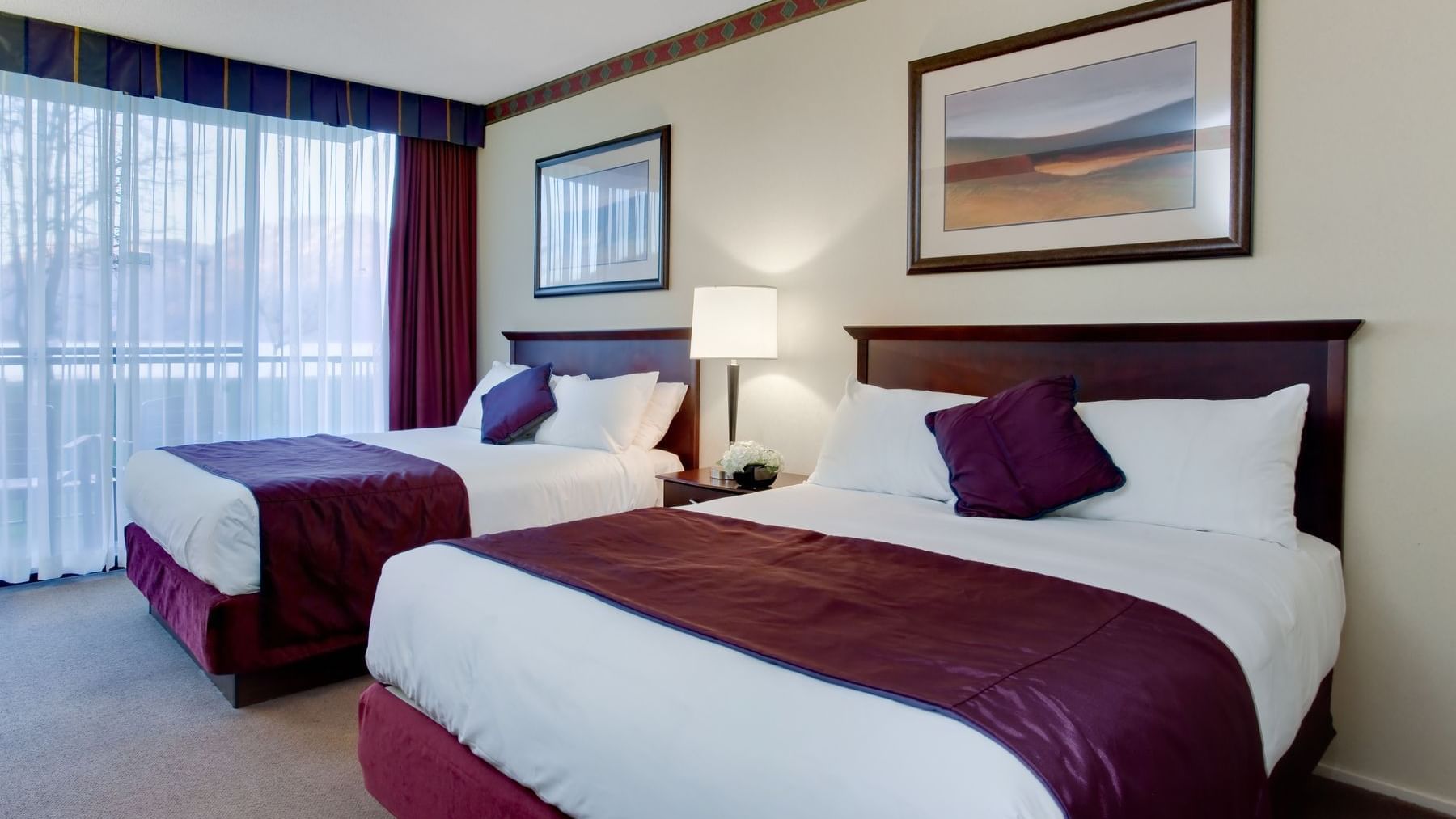 West Tower: Walkout Two Queens - Harrison Hot Springs Resort