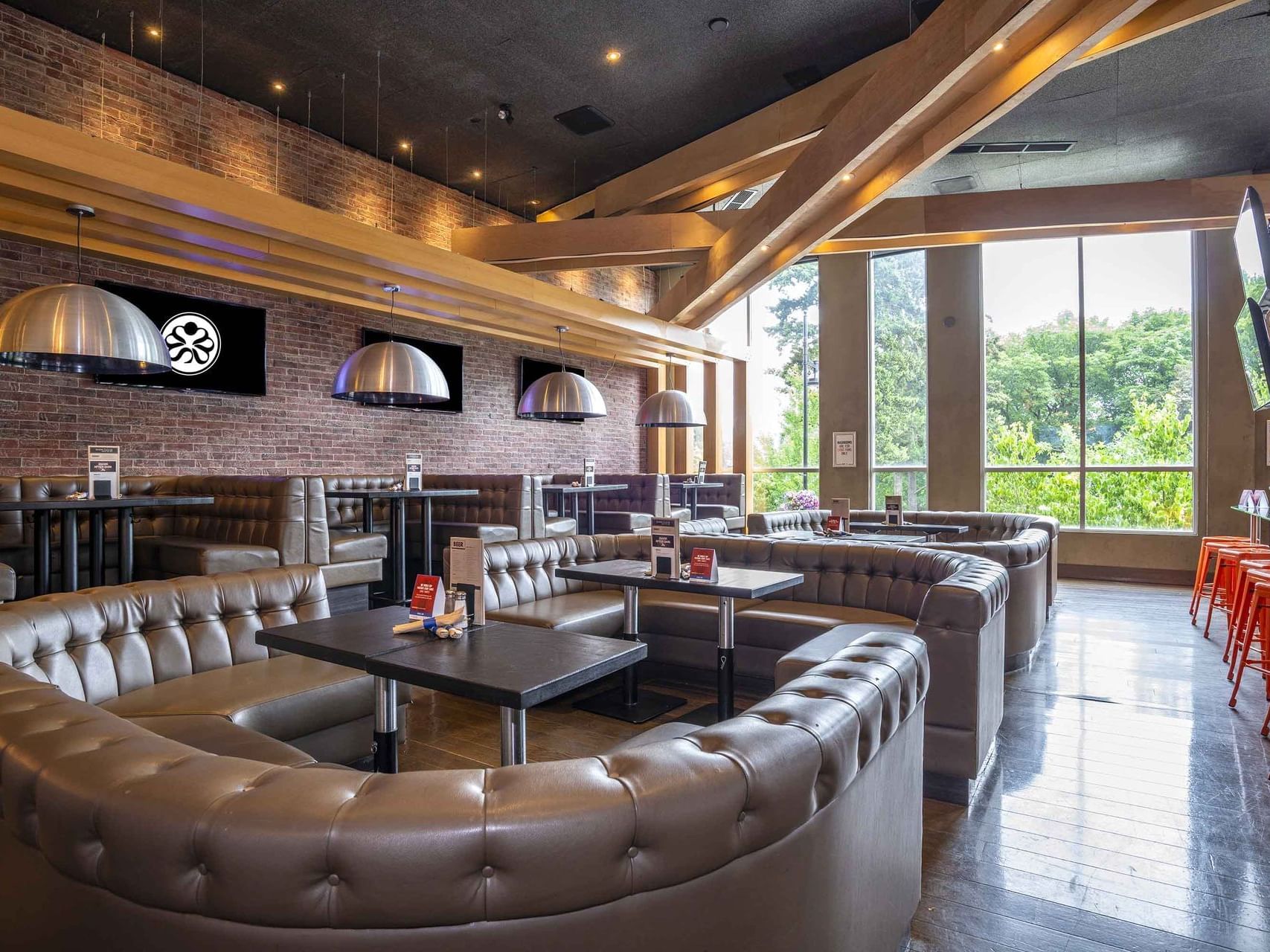 Shark Club Sports Bar & Grill | Sandman Signature Kamloops Hotel