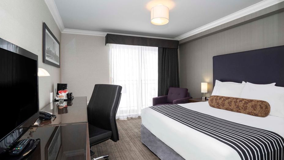 Standard Room, 1 Queen Bed, South Tower | Sandman Hotel Vancouver City ...