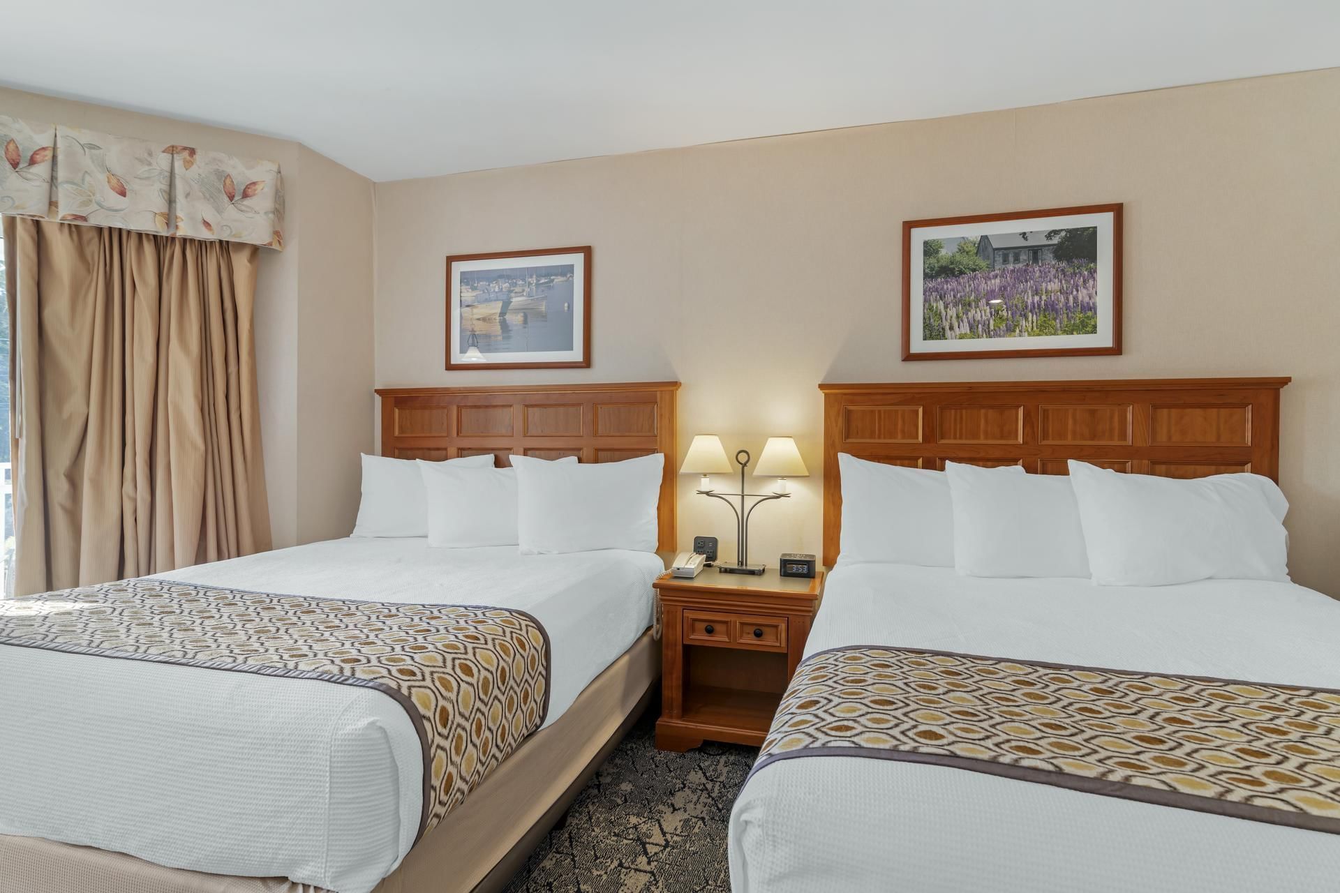 Hotel Rooms & Suites near Marginal Way | The Meadowmere Resort