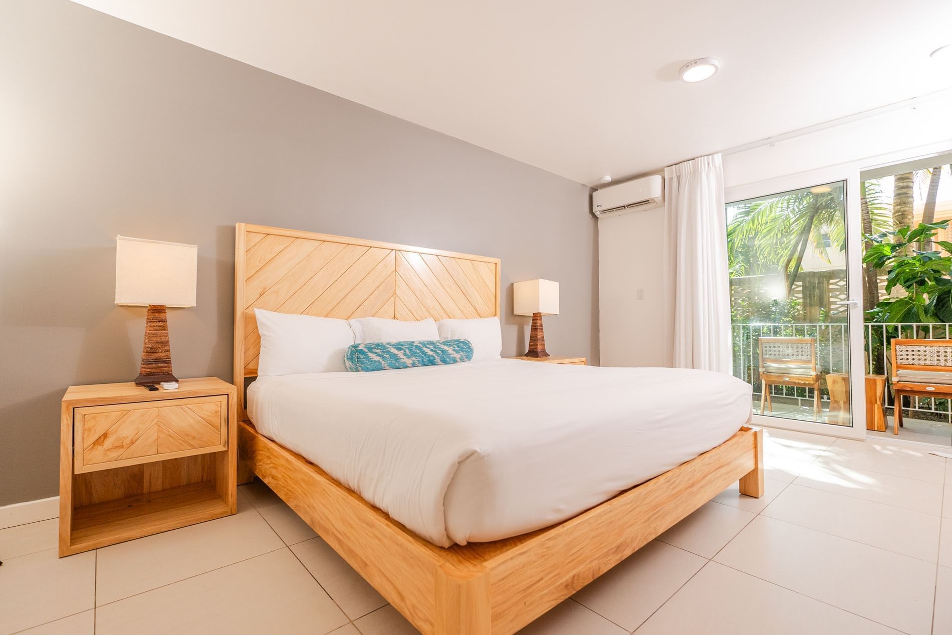 Paradise Beach Hotel | Hotels in Roatan Honduras