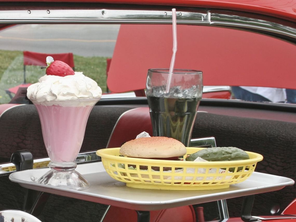 4 Must-Visit Drive-In Restaurants in Hawaii | Waikiki Resort Hotel