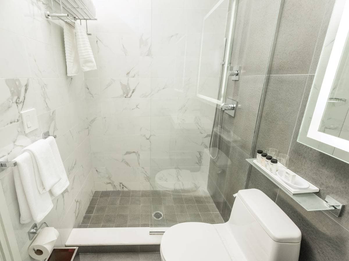 Boutique Hotel Studio Suite 1 King Bed - Moderne Hotel NYC