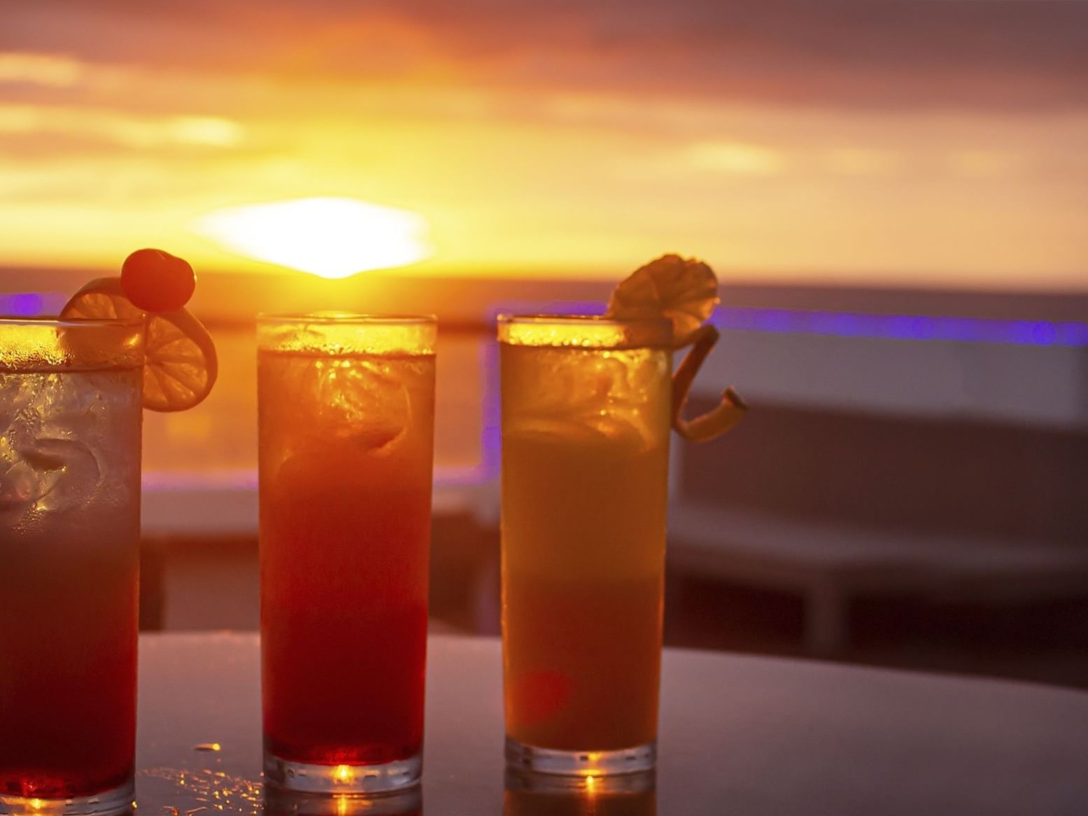 Sky Bar Lounge | Plaza Pelicanos Grand Beach Resort