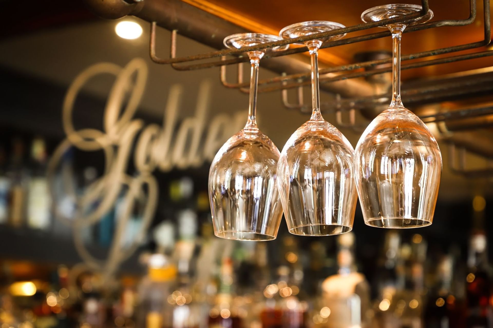 Golden Lyon Vintage Pub - Downtown Fort Lauderdale Bar