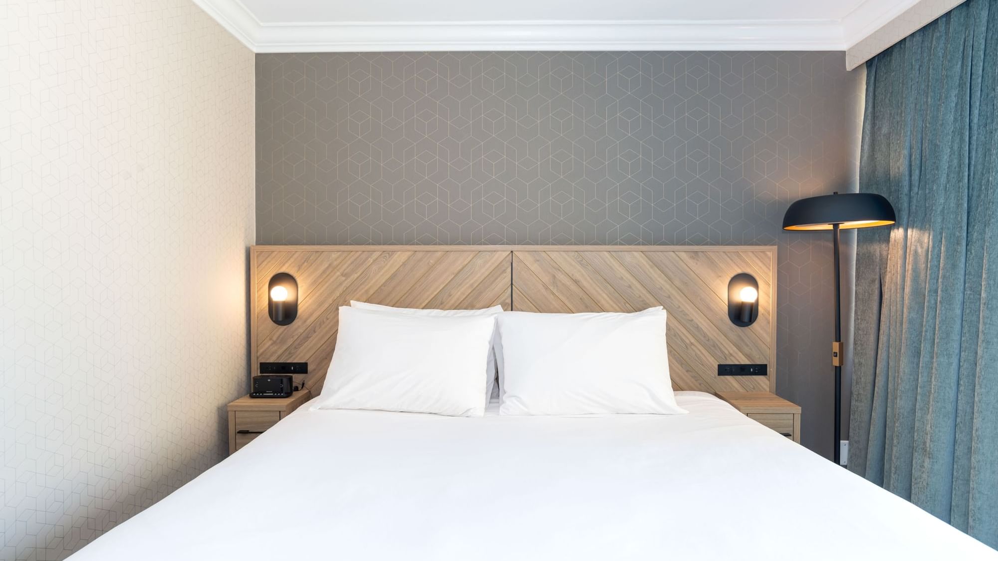 Standard Room, 1 King Bed, North Tower | Sandman Hotel Vancouver City ...