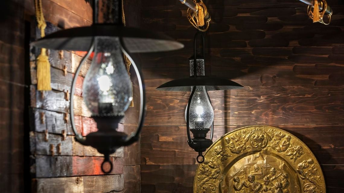 The Brothers' Stratton | Themed Room | The Roxbury