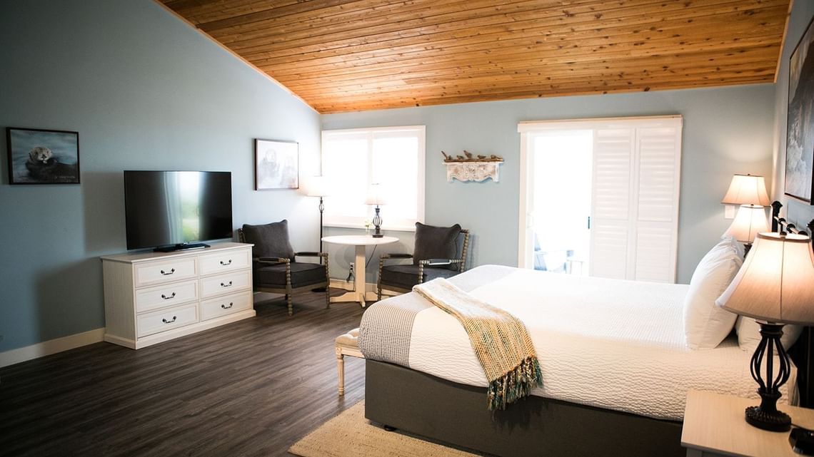 Hotel Rooms & Suites on Moonstone Beach - Sea Otter Inn
