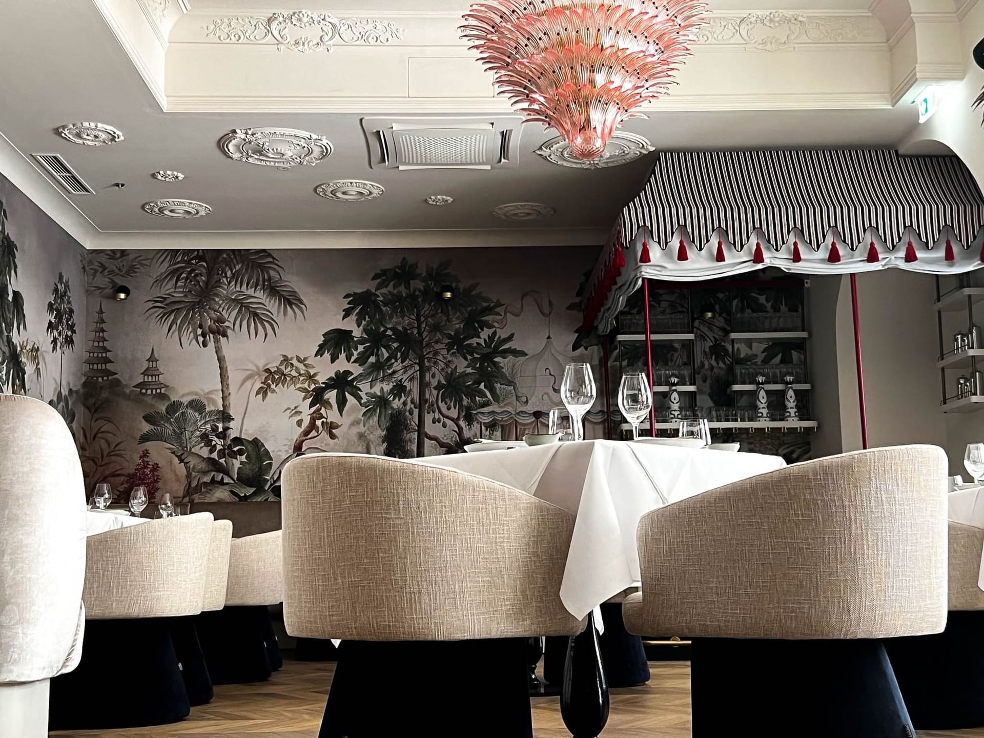 Our Restaurant & Bar in Vienna | THE LEO GRAND