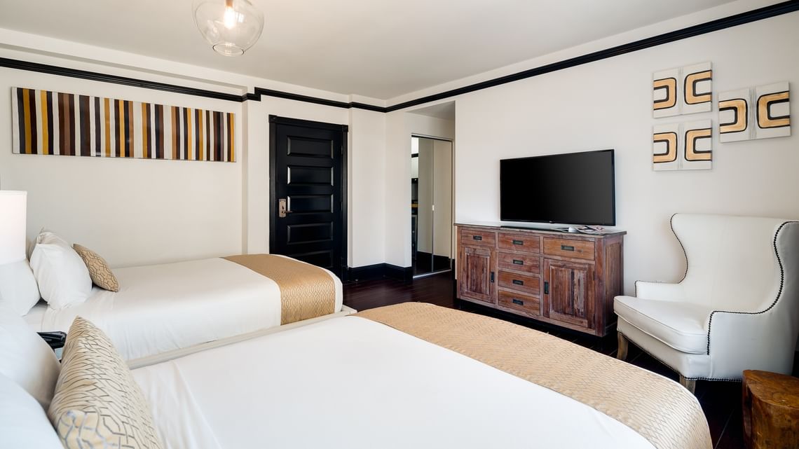 Classic DoubleQueen Room | Hotel Croydon Miami Beach