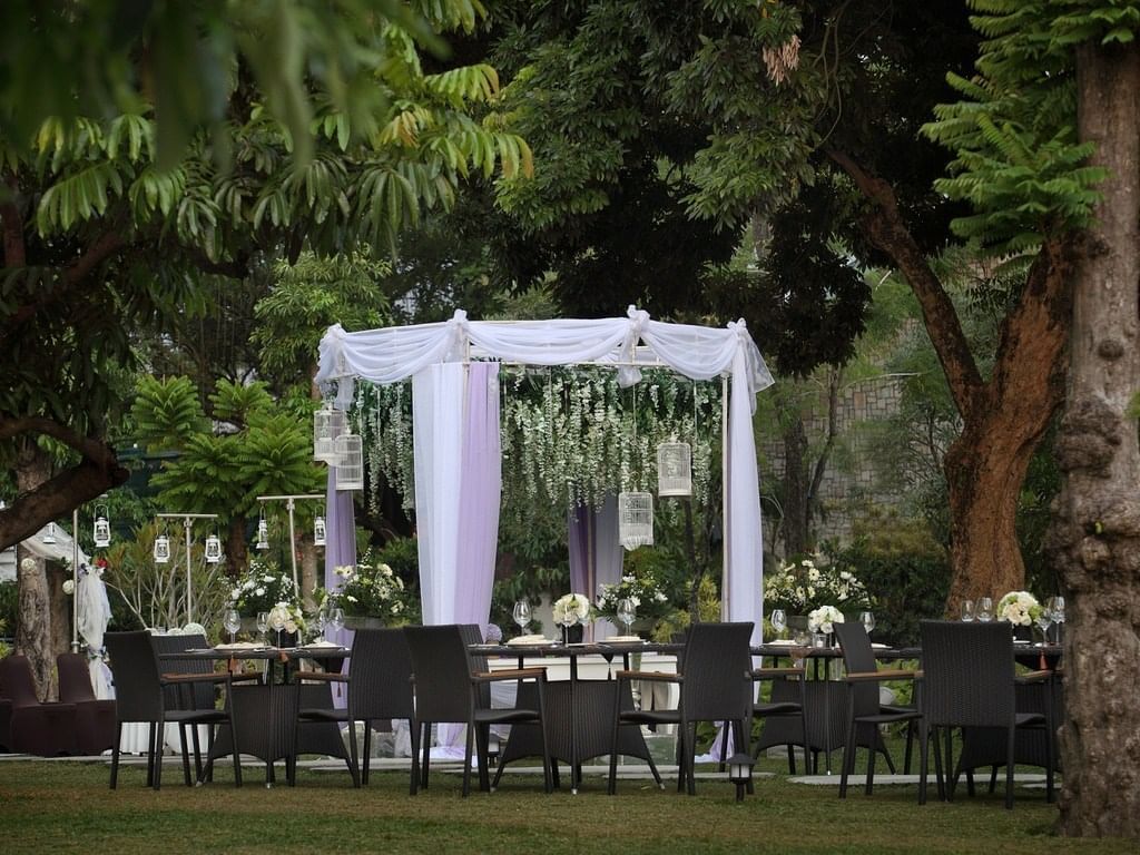 Ballroom & Outdoor Wedding Venue Jogja | Royal Ambarrukmo