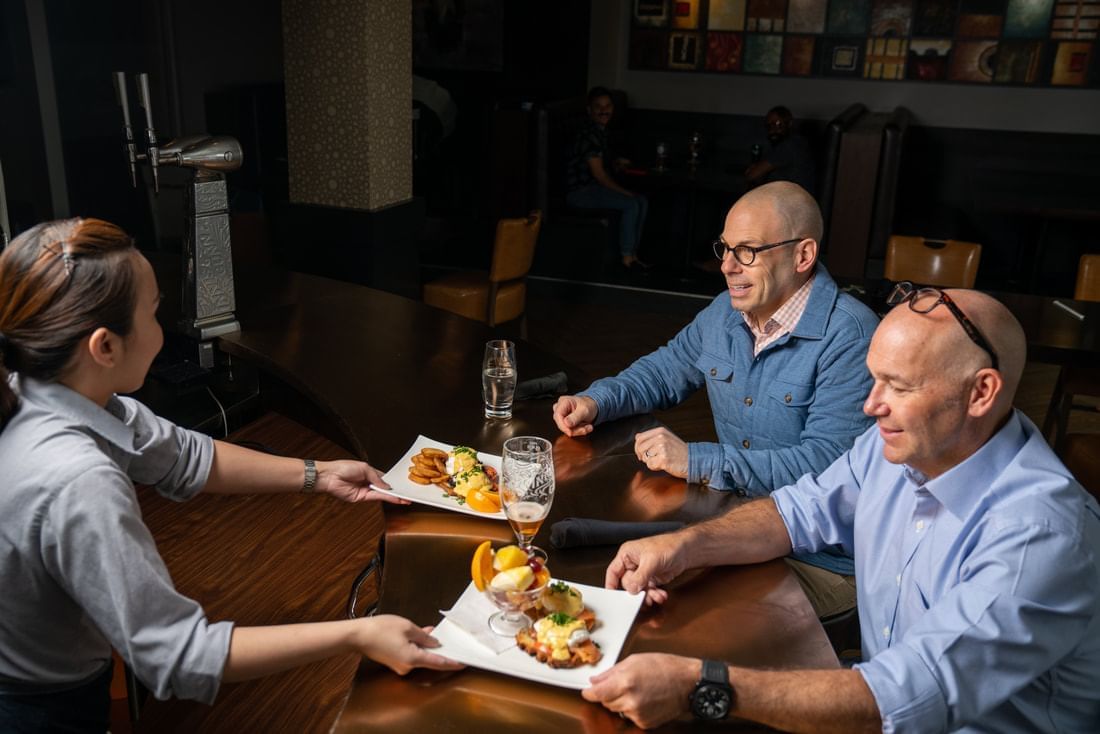 Restaurants & Bar | Applause Hotel Calgary