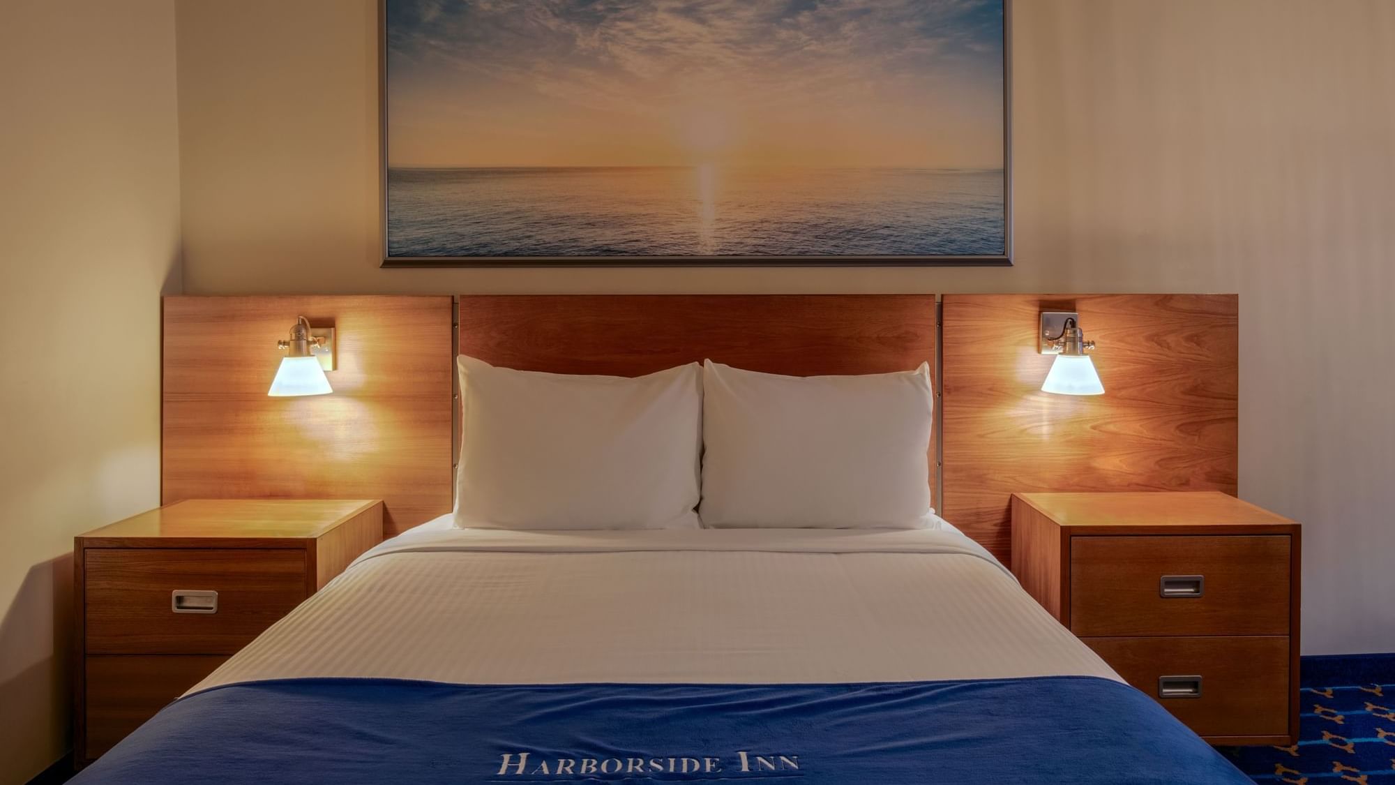 Queen Atrium View - Harborside Inn - Boston