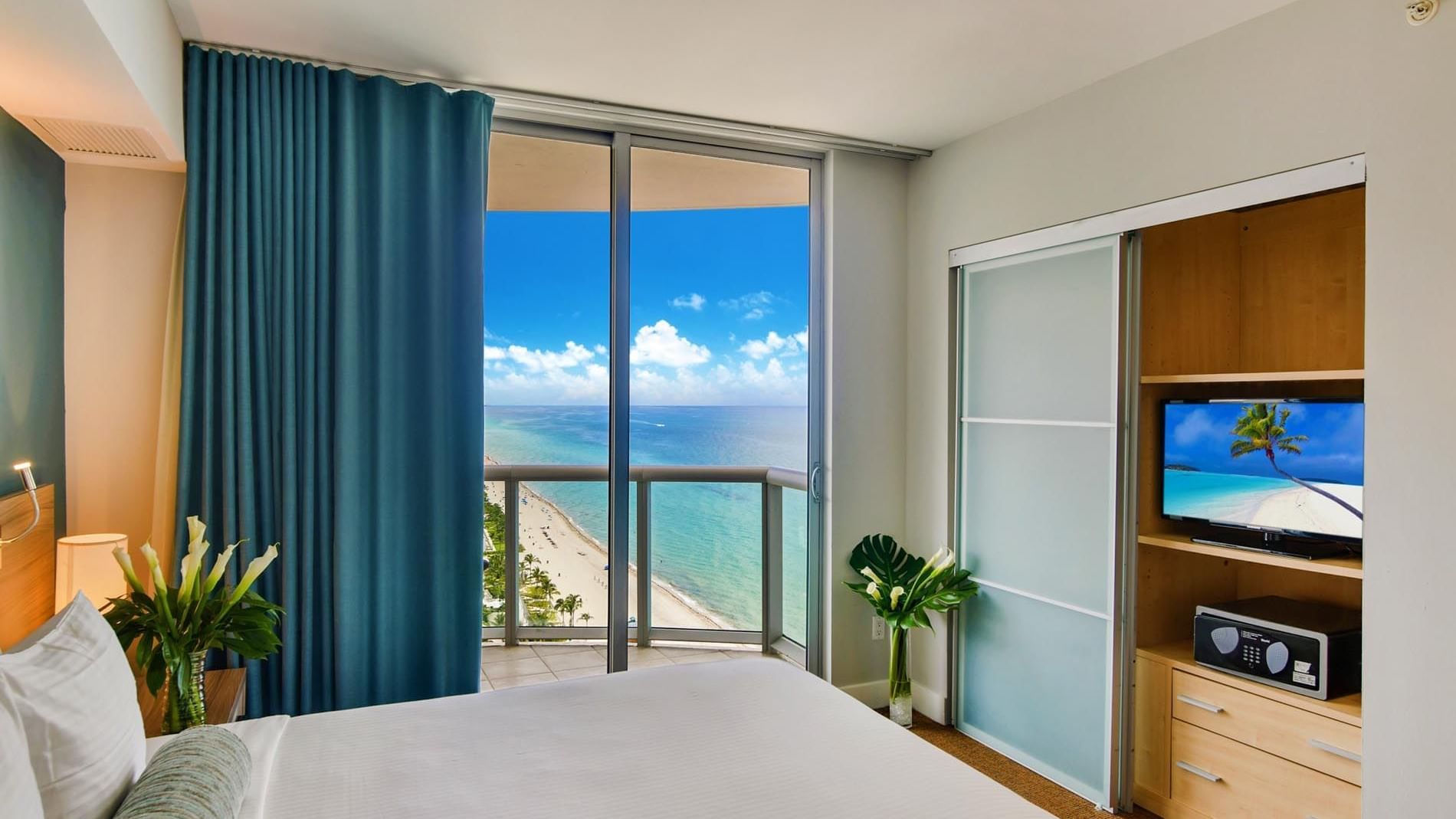 Classic King Ocean View | Hotel Rooms in Miami, FL | Marenas Resort