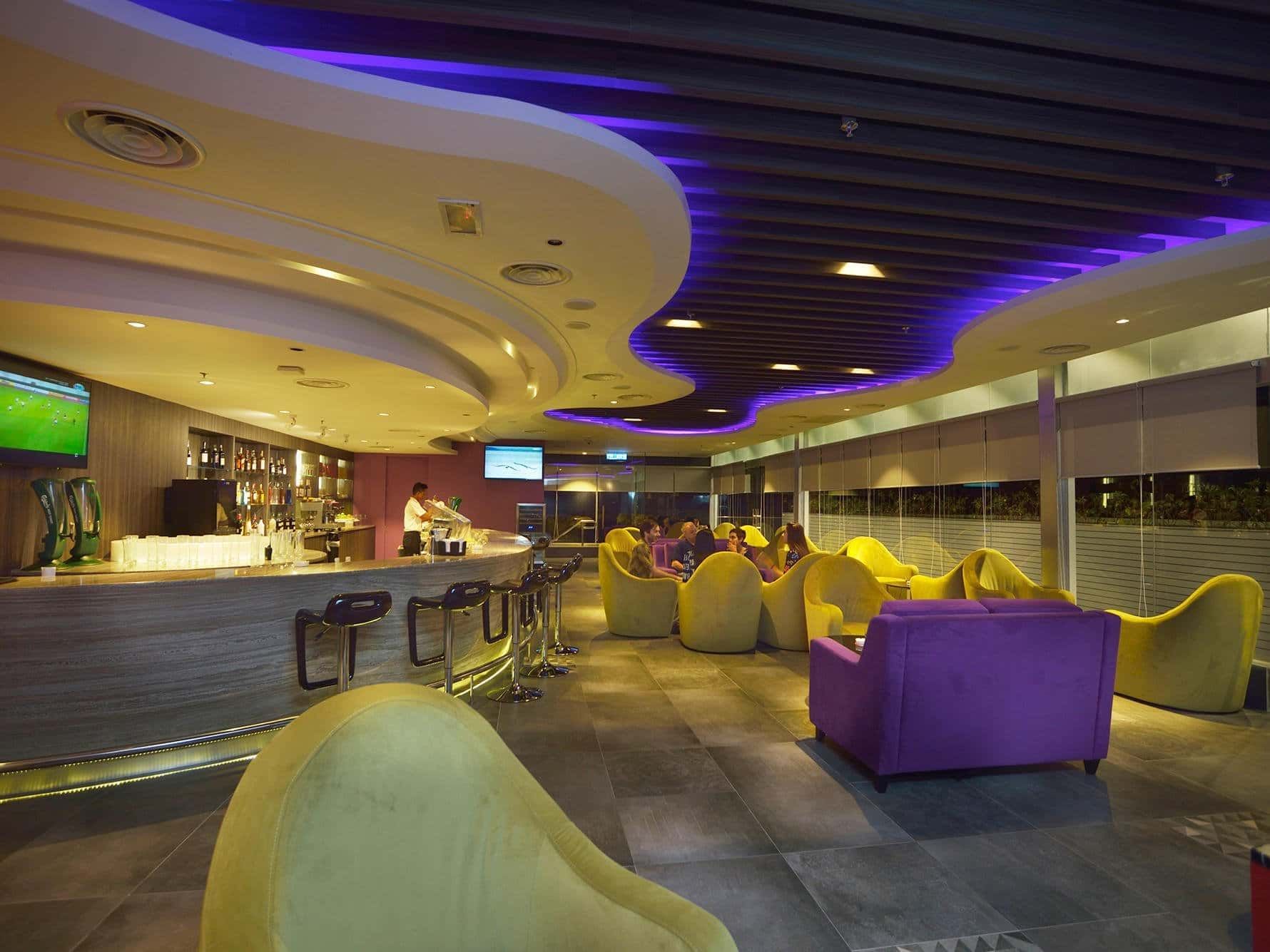 Satellite Bar: Penang Hotel Cocktail Bar with Seaview & Live Music