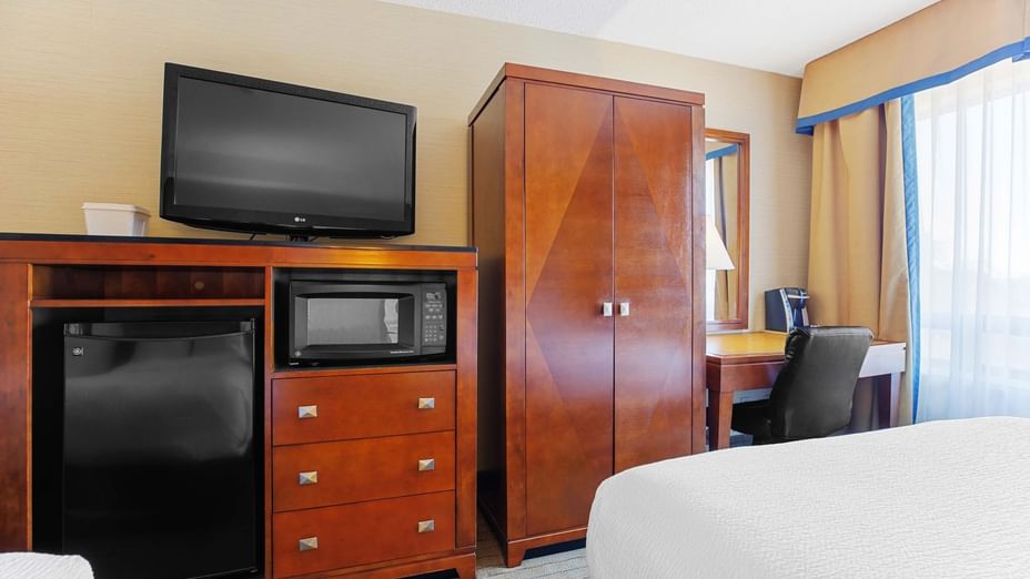 Standard Room, 2 Queen Beds | Sandman Hotel & Suites London Downtown