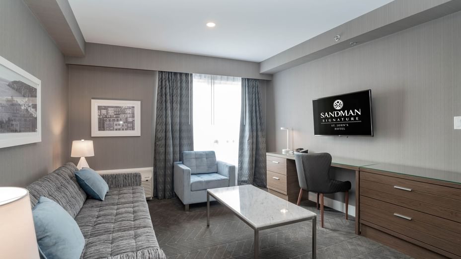 Grand Suite, 1 King Bed, Sofa Bed, Kitchenette | Sandman Signature St ...