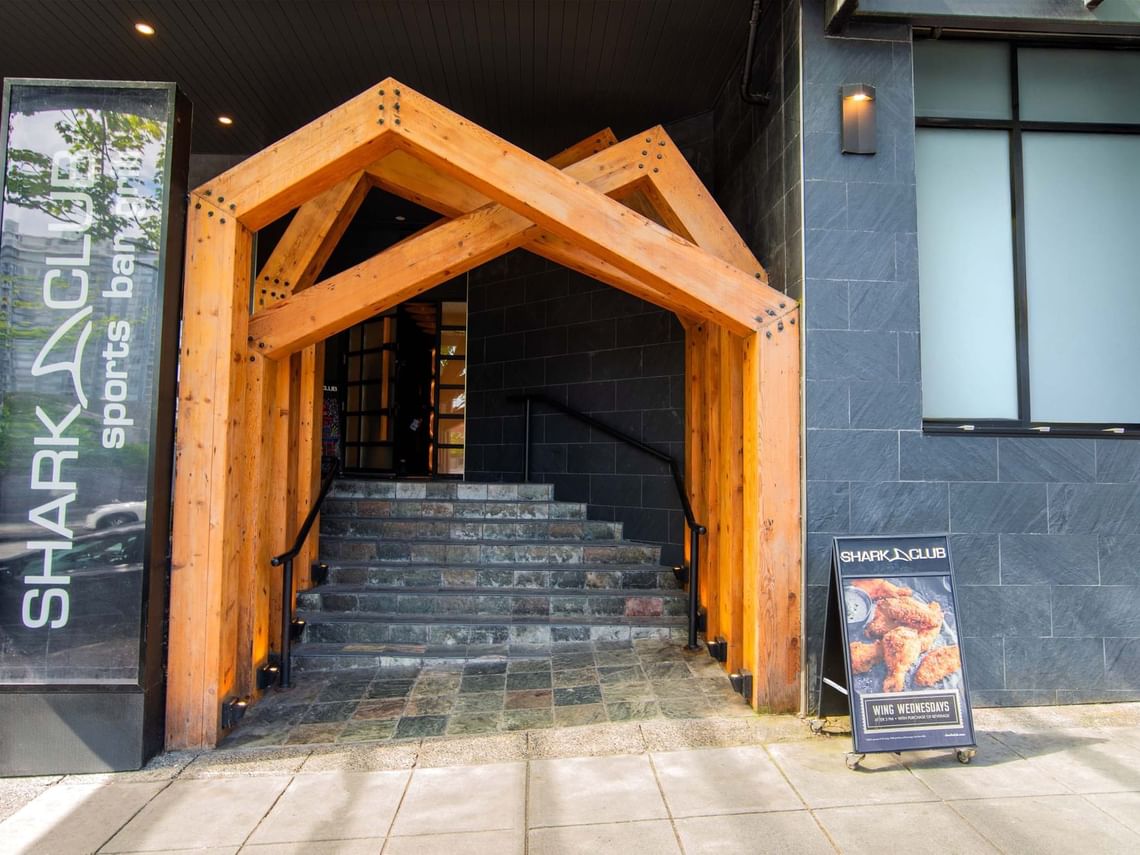 Shark Club Sports Bar & Grill | Sandman Hotel Vancouver Downtown
