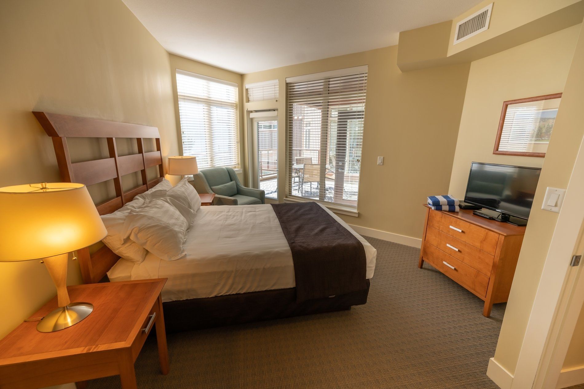 Two Bedroom Suite Premium Lake View | Cove Lakeside Resort