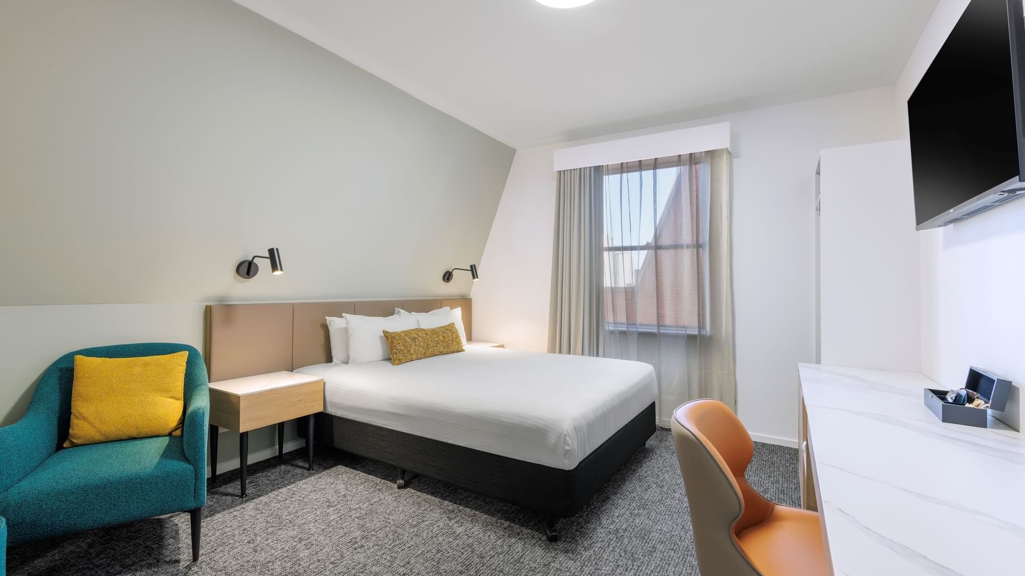 Deluxe Queen Room | The Chancellor on Currie