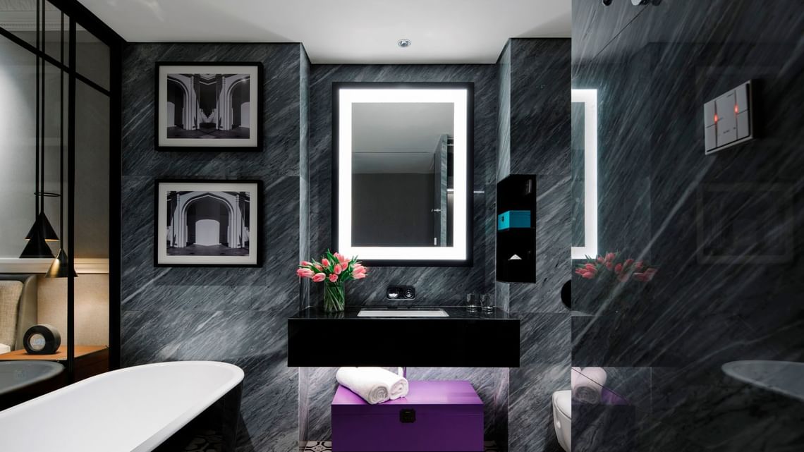 Hotels Near Singapore City Hall | Crystal Club Premier Room