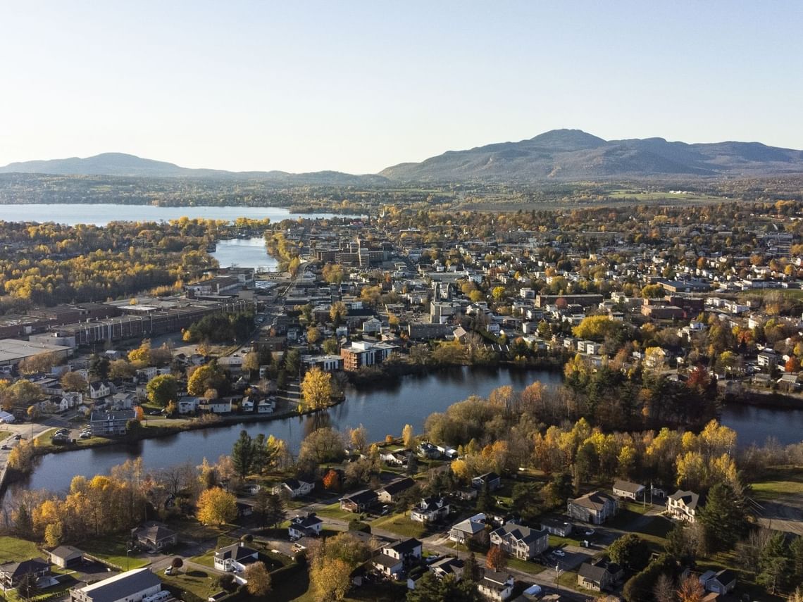 Magog City Center | Quartier Des Marinas