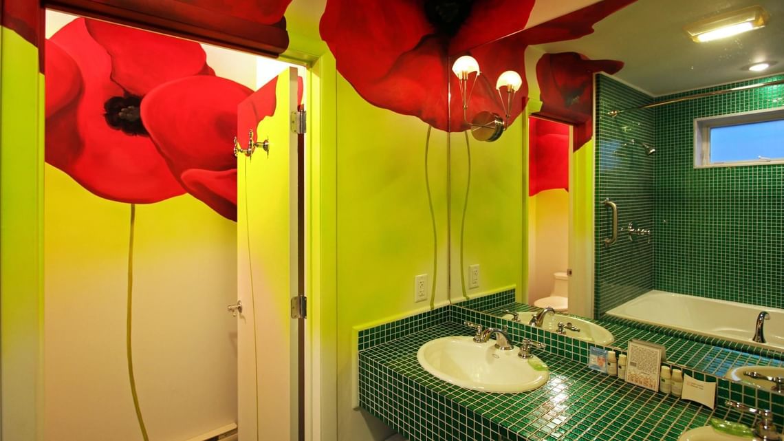 The Wizard’s Emeralds | Themed Room | The Roxbury