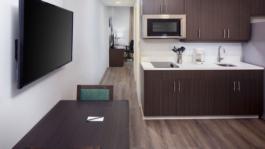 King Suite with Full Kitchen - Star Suites Vero Beach