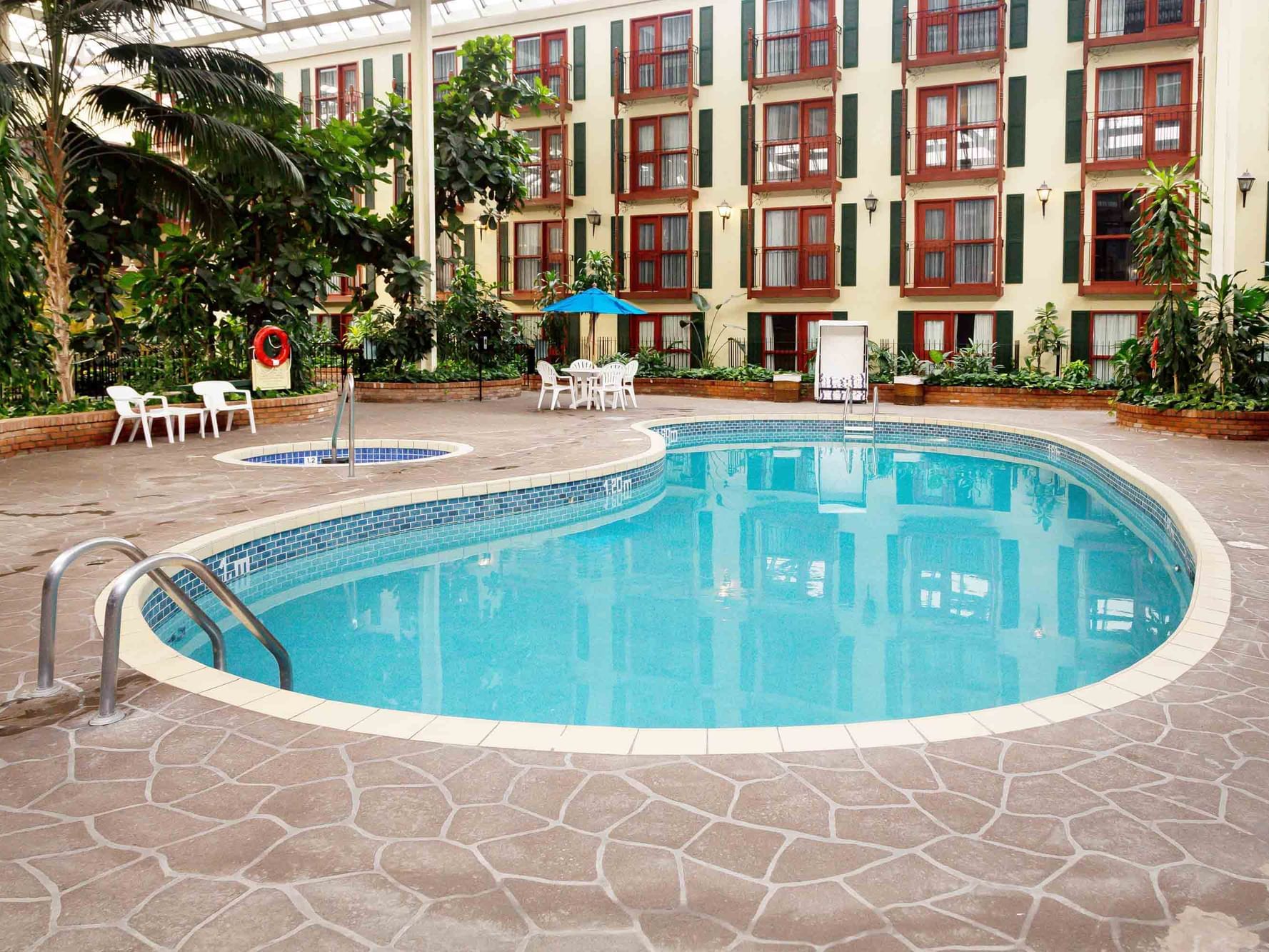 Indoor pool | Sandman Signature Lethbridge Lodge