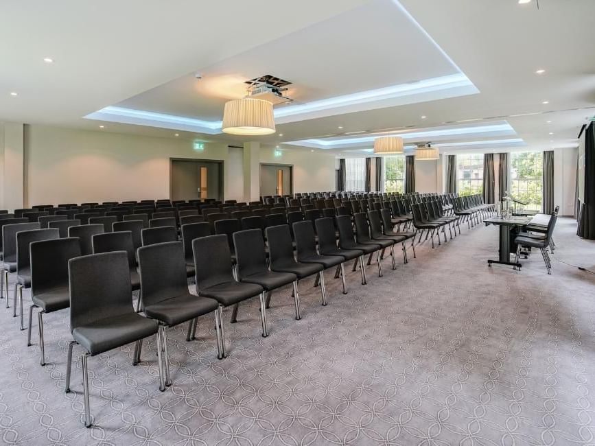 Choosing A Conference Venue: Our 11 Point Checklist [PLUS PDF]