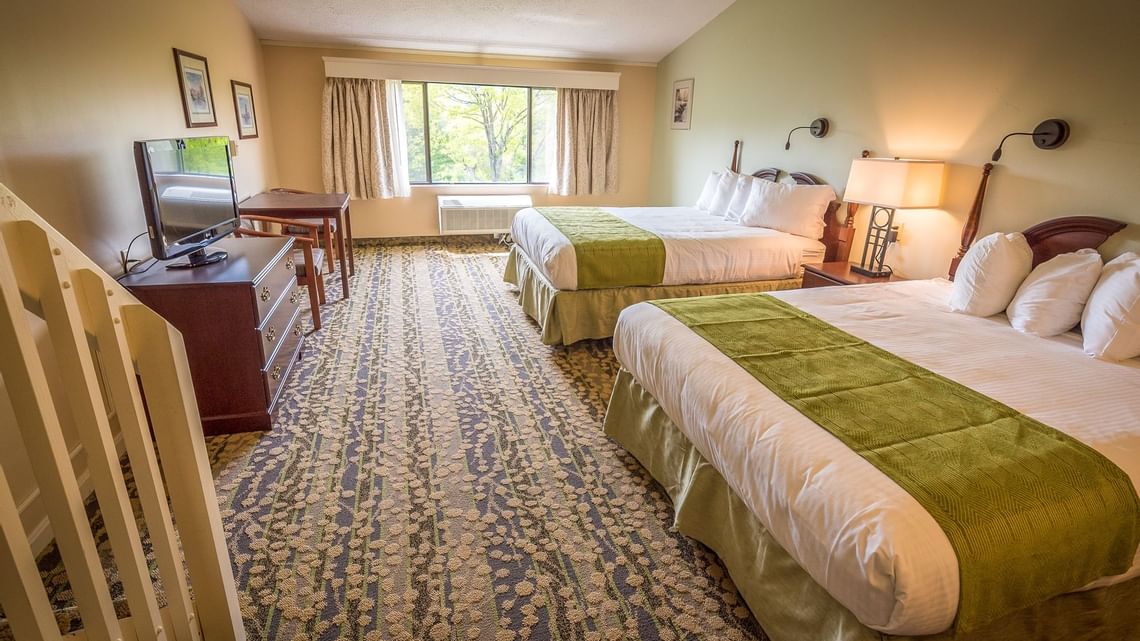 Mountain View Loft with Alcove with 2 Queen Beds and 2 Twin Beds - Fox ...