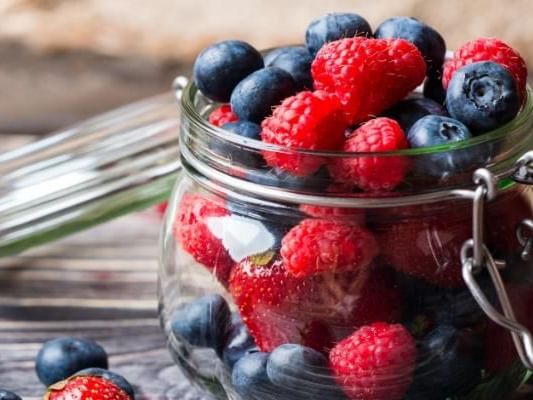 In short, some of the healthiest berries to eat are: Blueberry ...