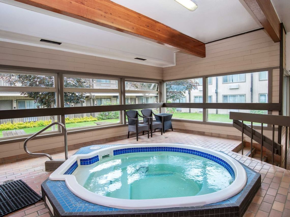 Indoor pool | Sandman Hotel Revelstoke