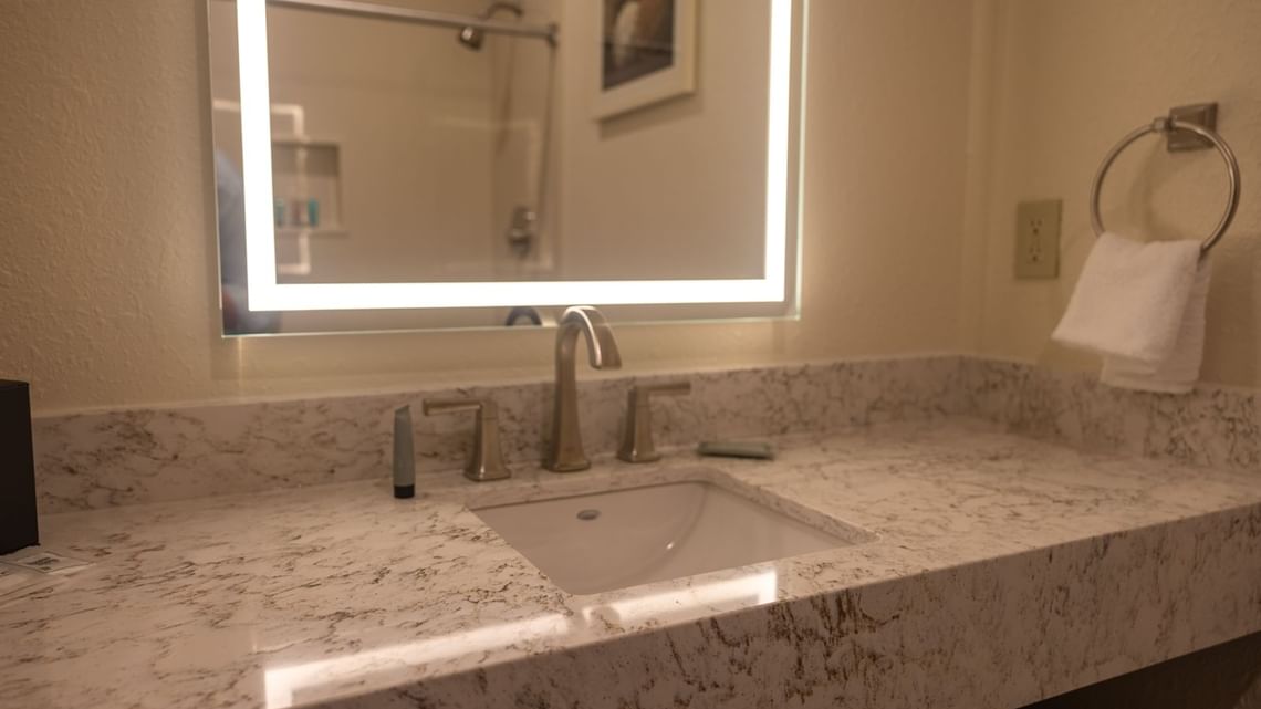 DRI King - Non Smoking | Dancing Rabbit Inn