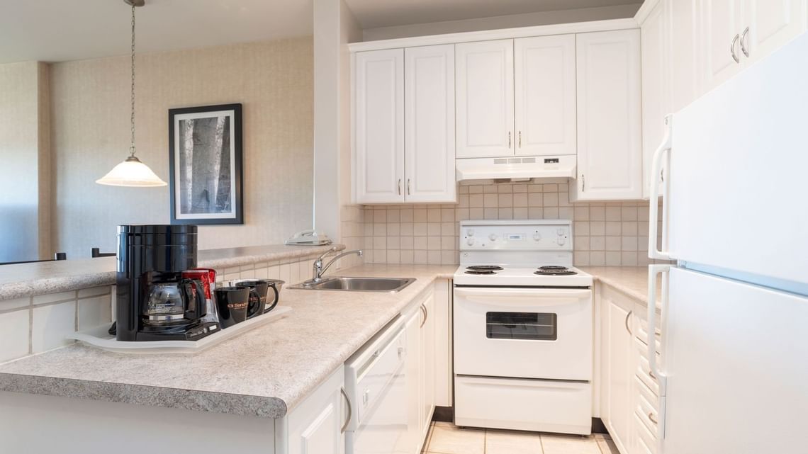 Standard Suite, 1 King Bed, Sofa Bed, Kitchen | Sandman Surrey Hotel Suites