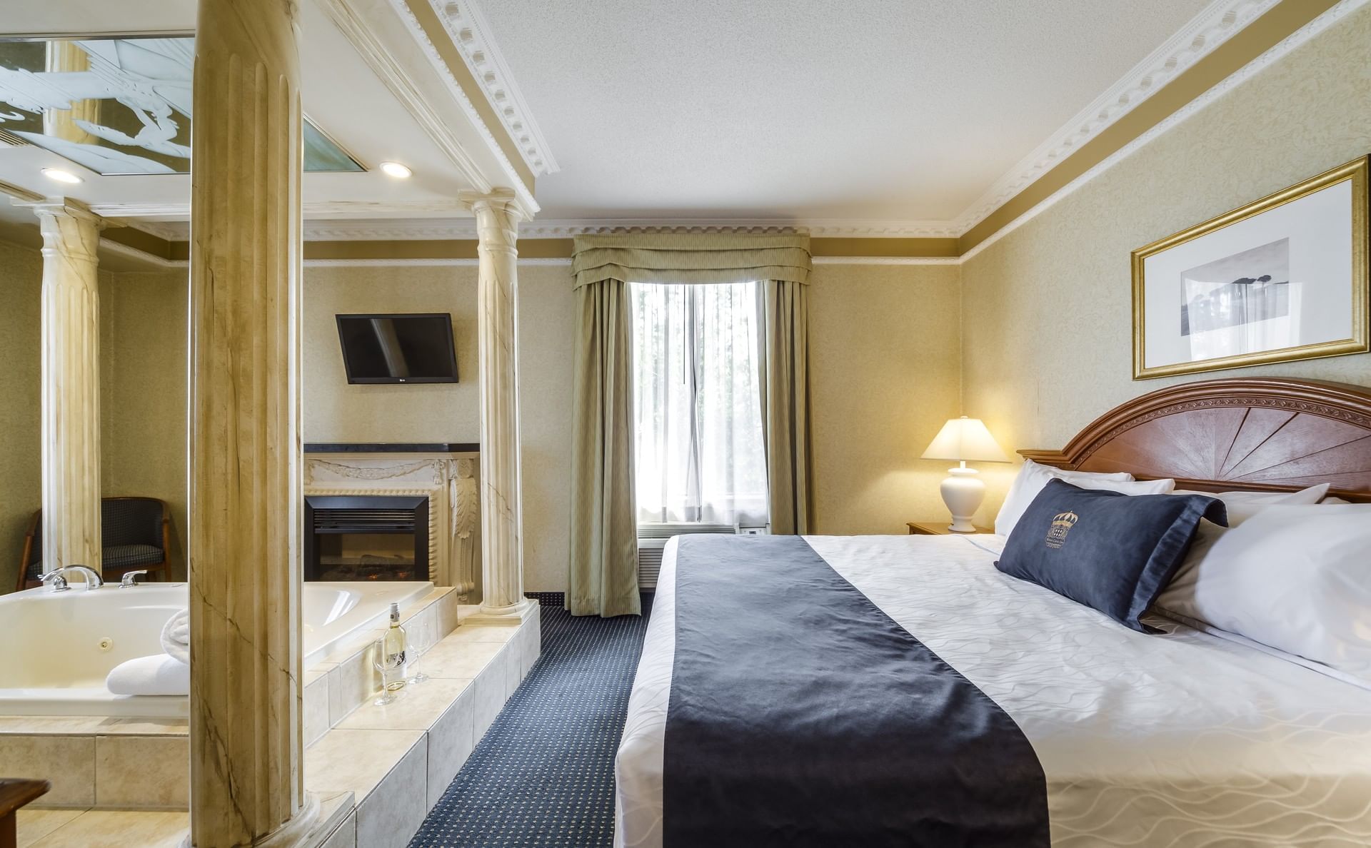 Mississauga Accommodations | Monte Carlo Inn - Toronto West Suites