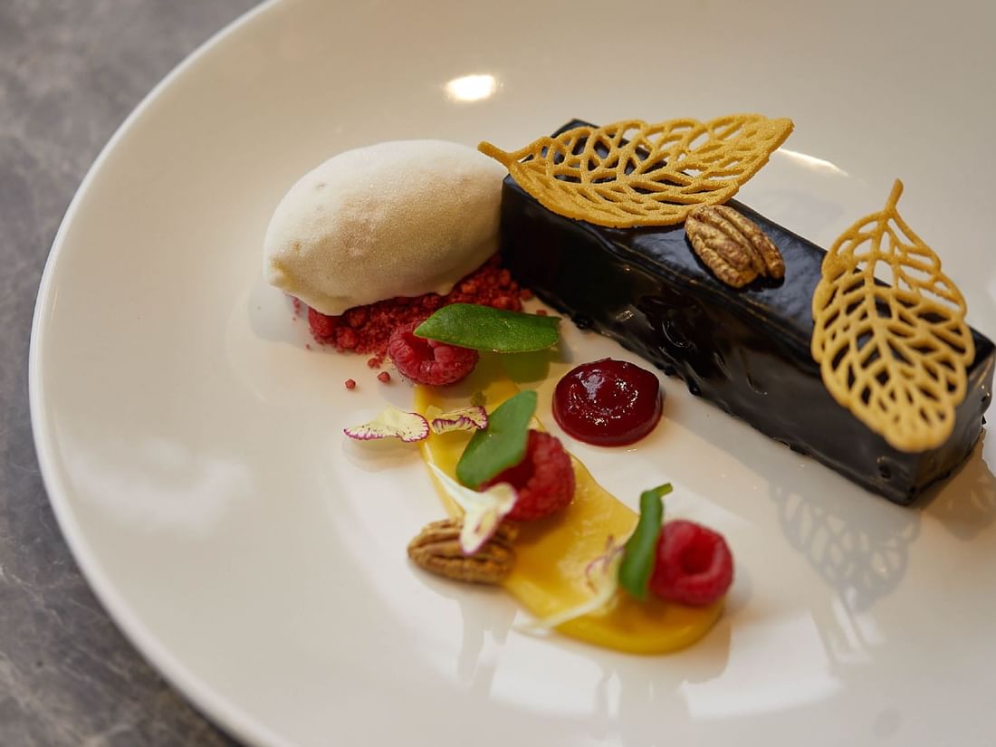 The Cliveden Bar & Dining | Pullman Melbourne Restaurant