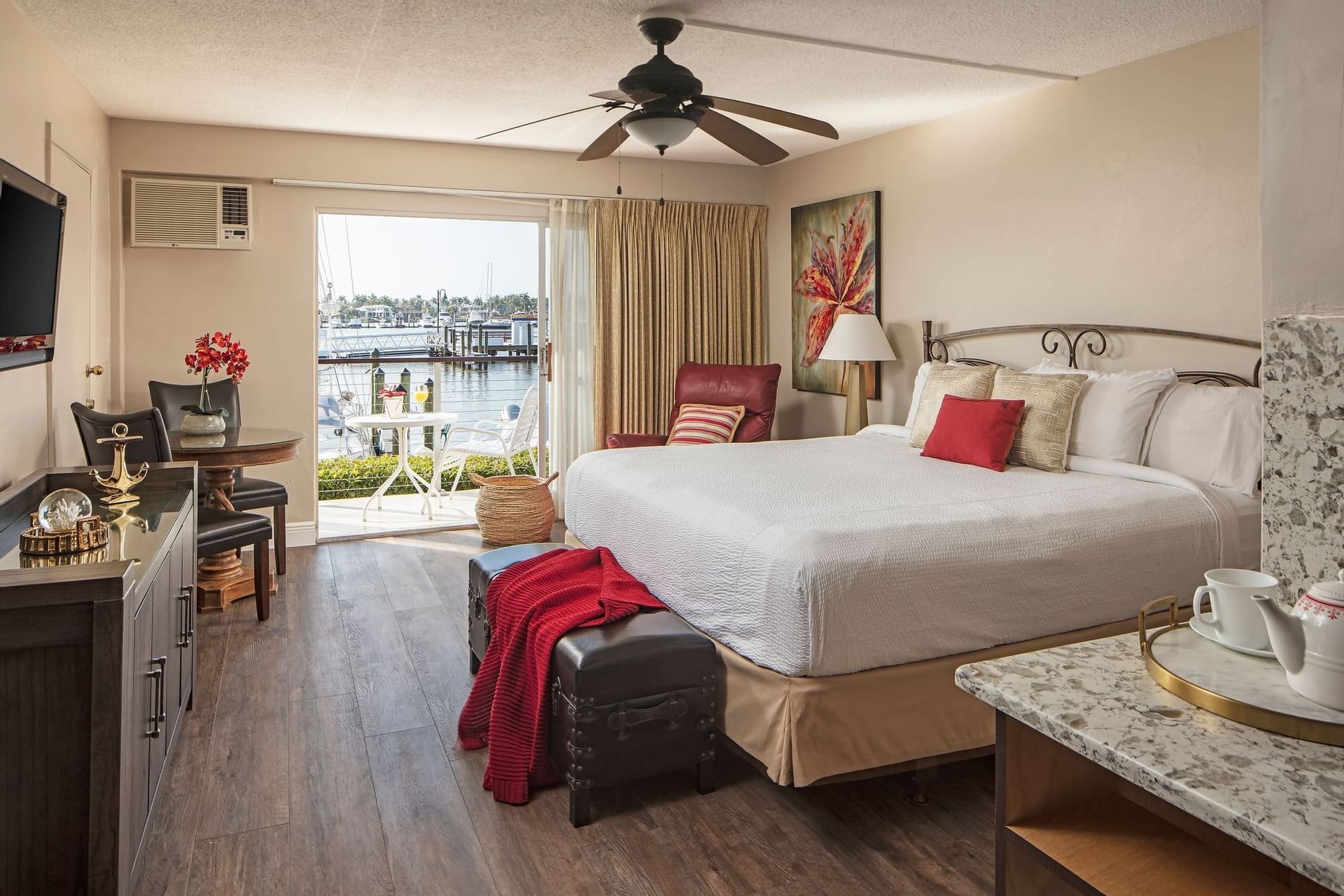 Hotel Rooms in Naples, FL - Cove Inn on Naples Bay