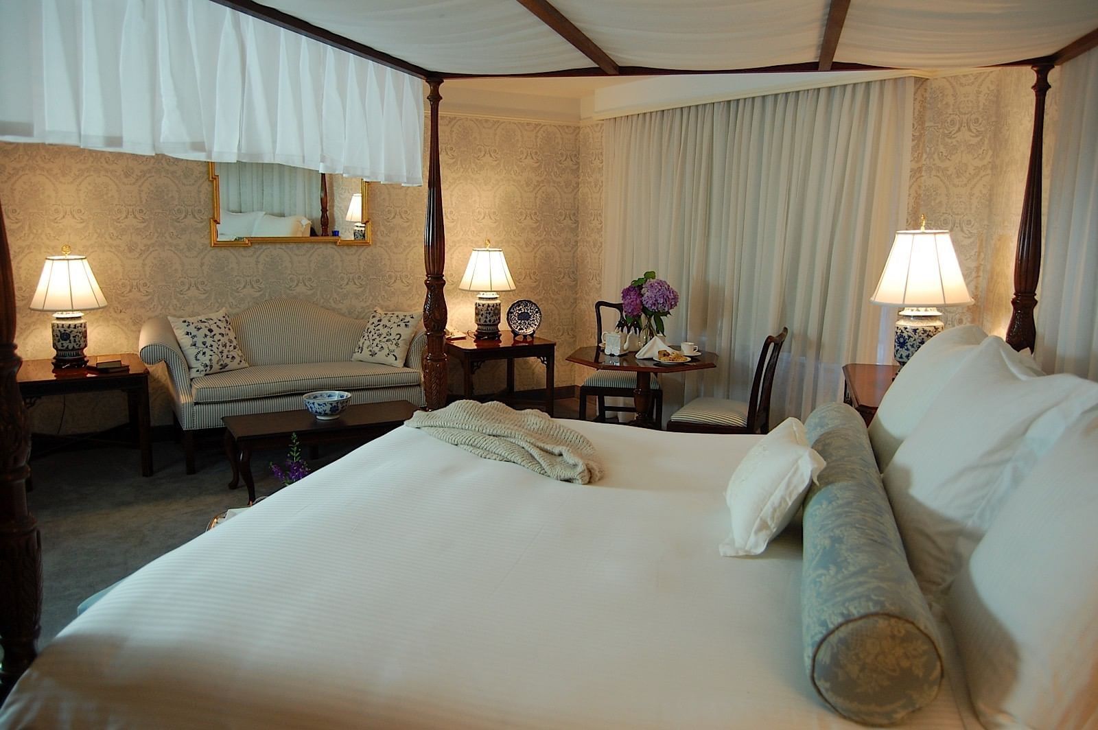 New England Inn | The Simsbury Inn | Simsbury CT