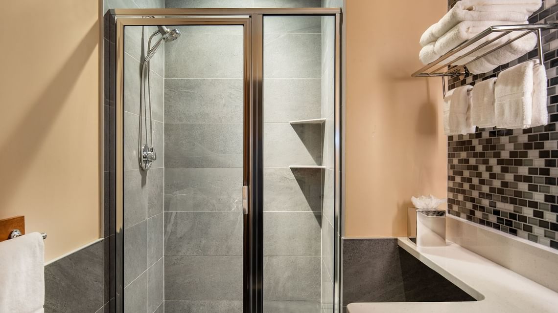 Queen Atrium View - Harborside Inn - Boston