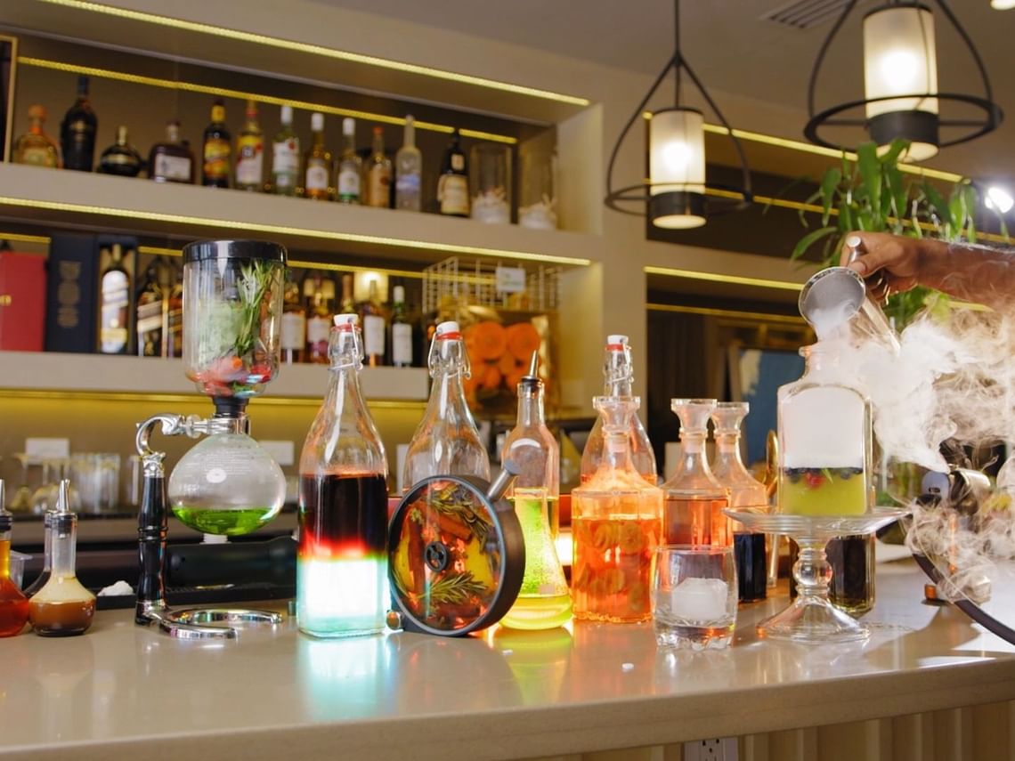 Molecular Mixology Master Class | Alaia Belize Autograph Collection