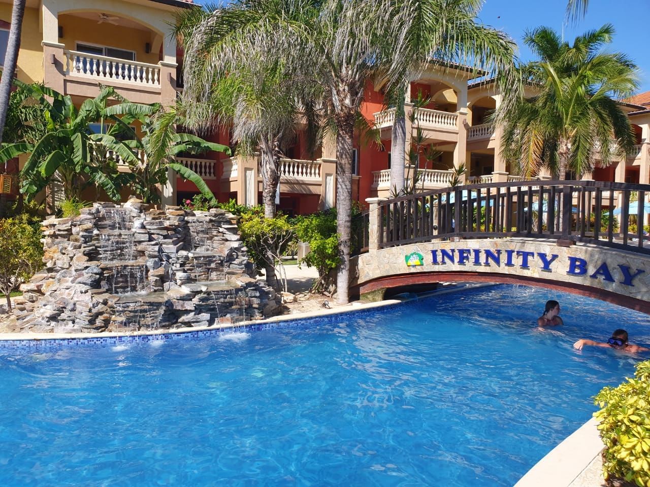 West Bay Honduras Beach Resort - Infinity Bay Resort