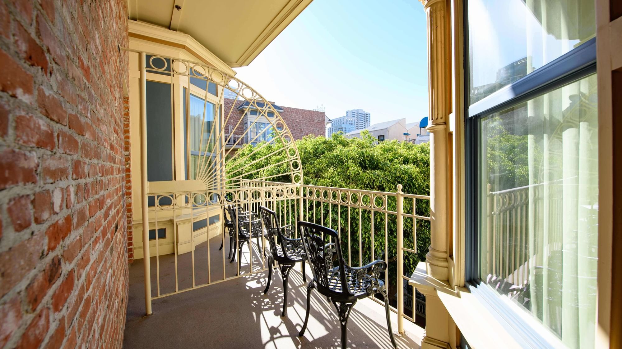 1 King Bed Room with Balcony - Horton Grand Hotel