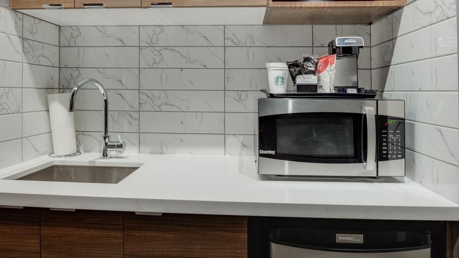 Studio Suite, 1 King Bed, Kitchenette | Sandman Signature Saskatoon ...